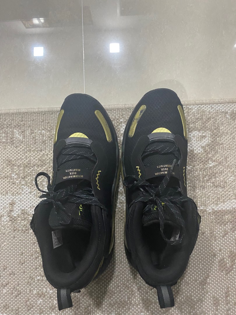 Don issue 3 black gold metallic, Men's Fashion, Footwear, Sneakers on ...