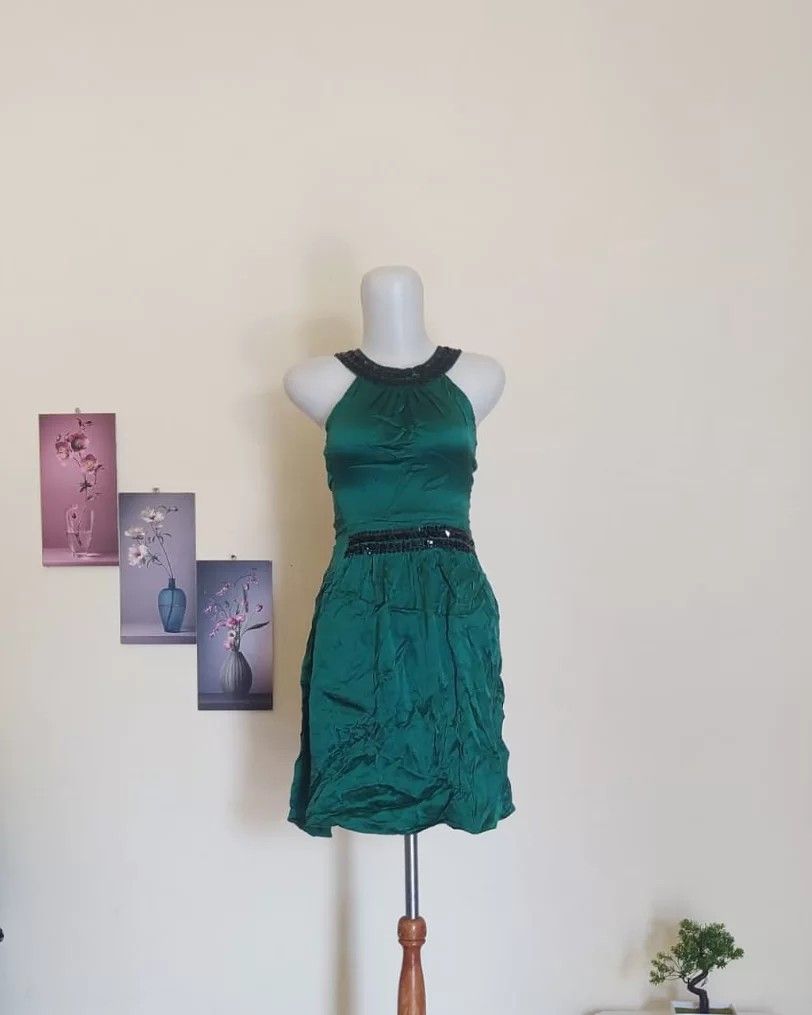 Emerald green dress satin like new, Fesyen Wanita, Pakaian Wanita, Gaun ...