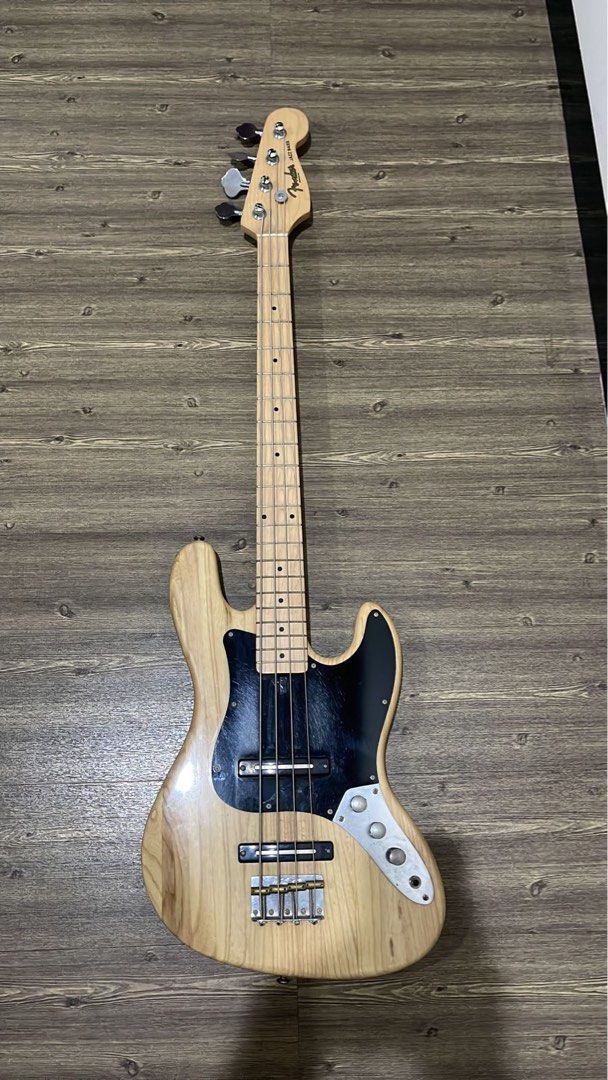 fender jazz bass, Musik & Media, Alat di Carousell