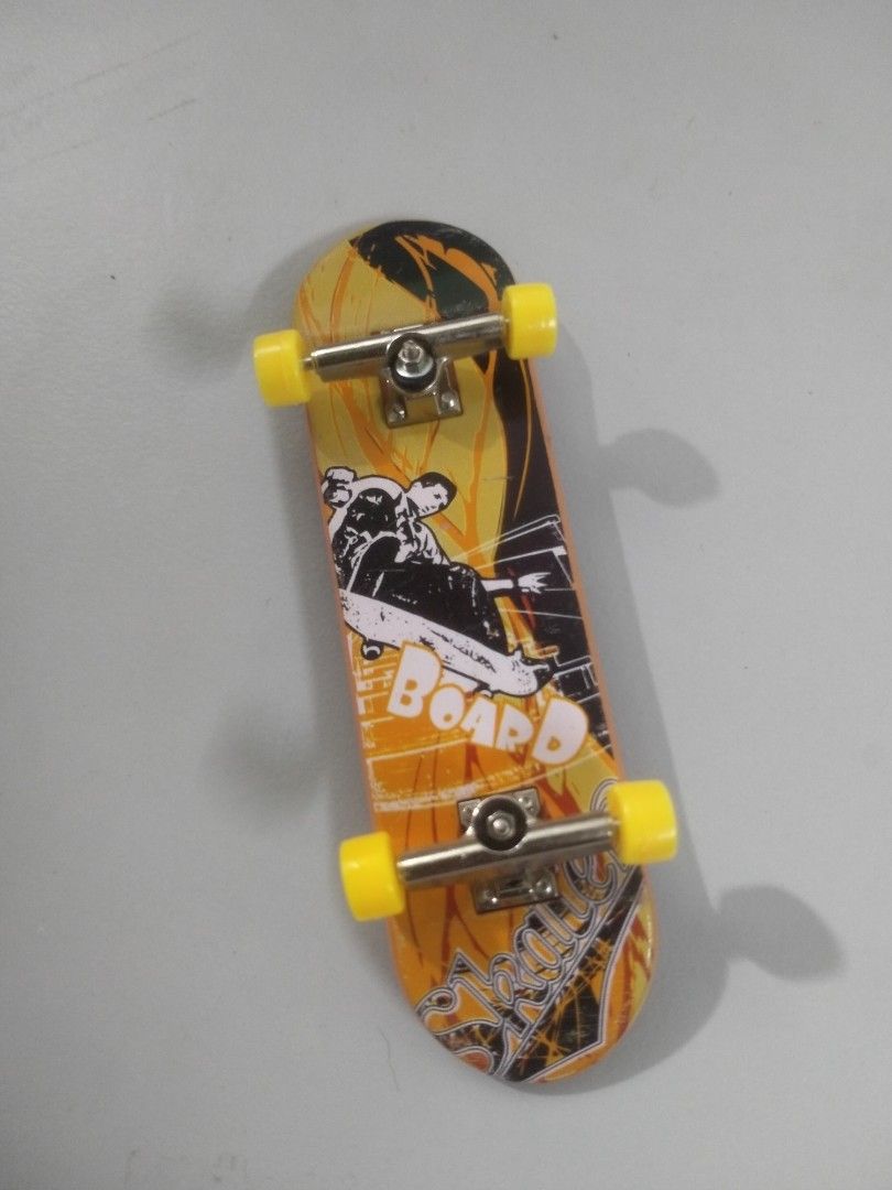 Finger board, Hobbies & Toys, Toys & Games on Carousell