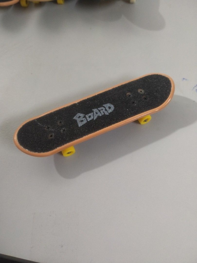 Finger board, Hobbies & Toys, Toys & Games on Carousell