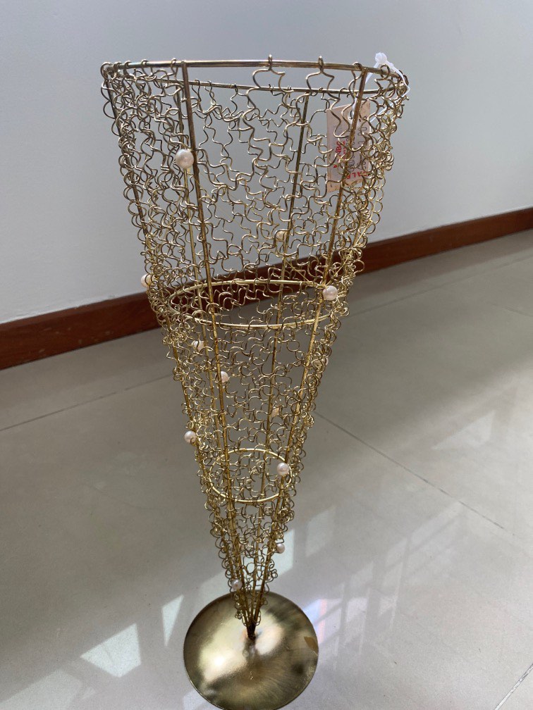 Gold wire display , Furniture & Home Living, Home Decor, Other Home ...