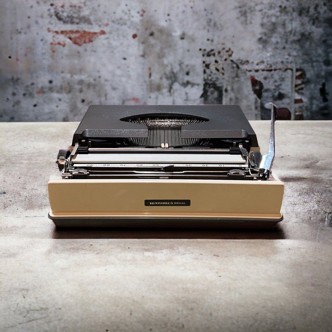 Hanimex Regal Typewriter, Hobbies & Toys, Memorabilia & Collectibles ...