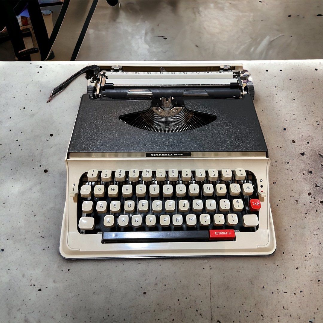 Hanimex Regal Typewriter, Hobbies & Toys, Memorabilia & Collectibles ...