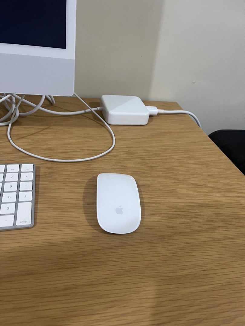 iMac (24-inch, M1, 2021) on Carousell