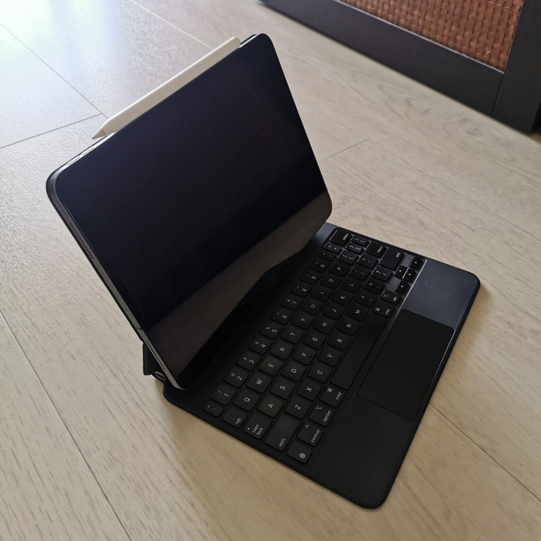 Full Set Ipad Pro 2nd Gen, Celluar+Wifi, with iPad Magic Keyboard and ...