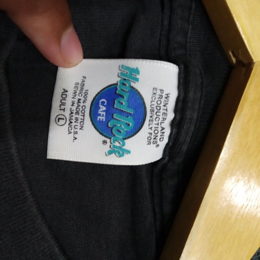 Kaos hr las Vegas, Fesyen Pria, Pakaian , Atasan di Carousell