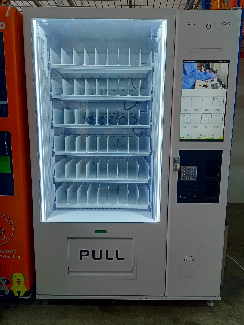 (Like New) Smart Vending Machine With 22 Inches Touch Screen Software ...