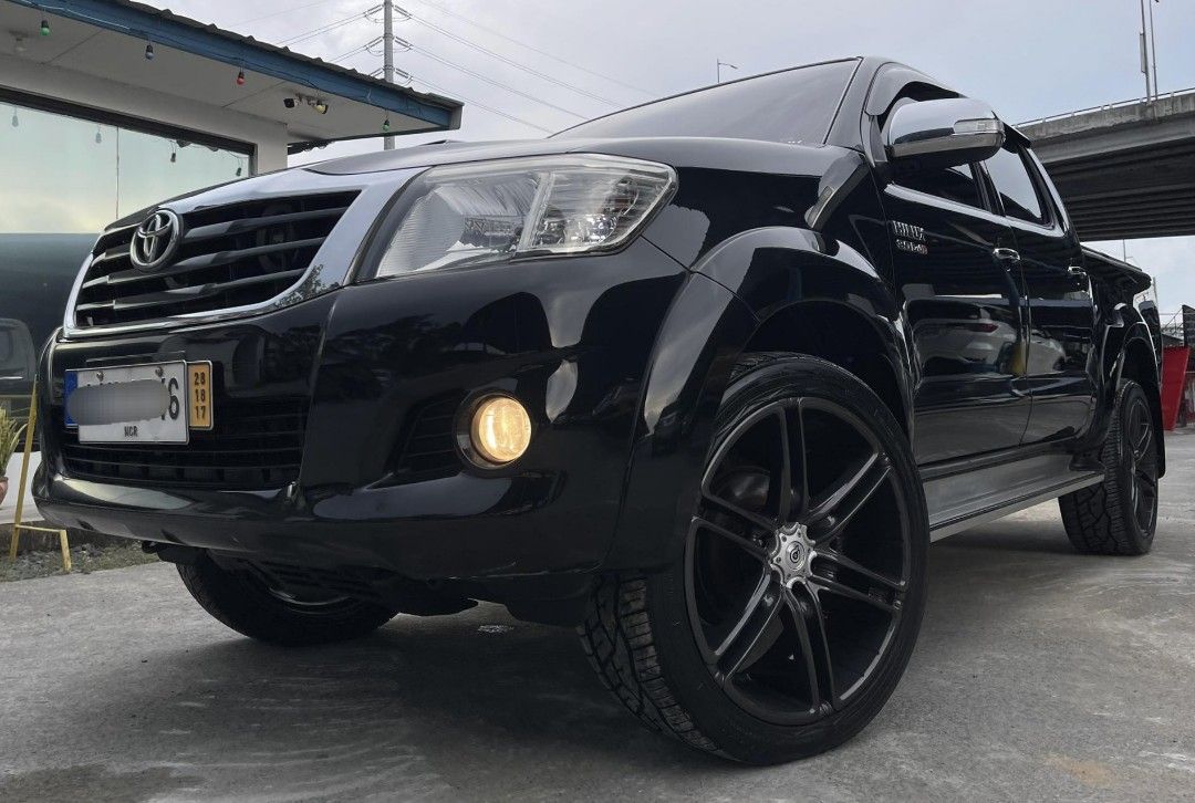 Loaded 4x4 Toyota Hilux 22inch Dropstars Mags. Well Kept. See to ...