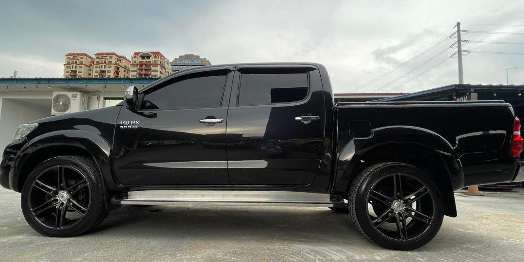 Loaded 4x4 Toyota Hilux 22inch Dropstars Mags. Well Kept. See to ...