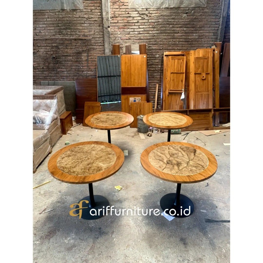 Meja Bar Cafe Bulat Minimalis Jati, Perabotan Rumah di Carousell