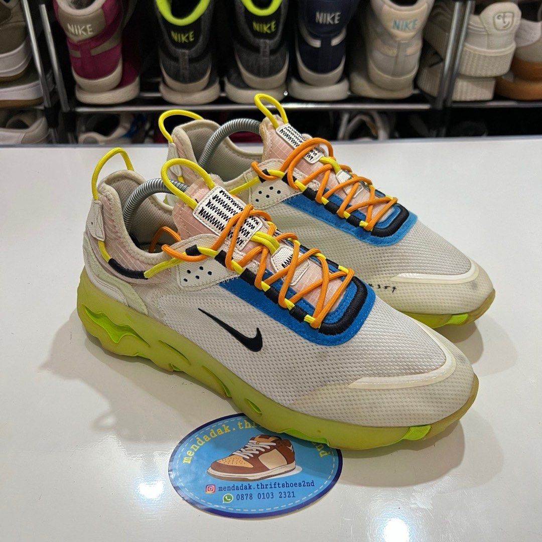 Nike React Live Volt, Fesyen Pria, Sepatu , Sneakers di Carousell