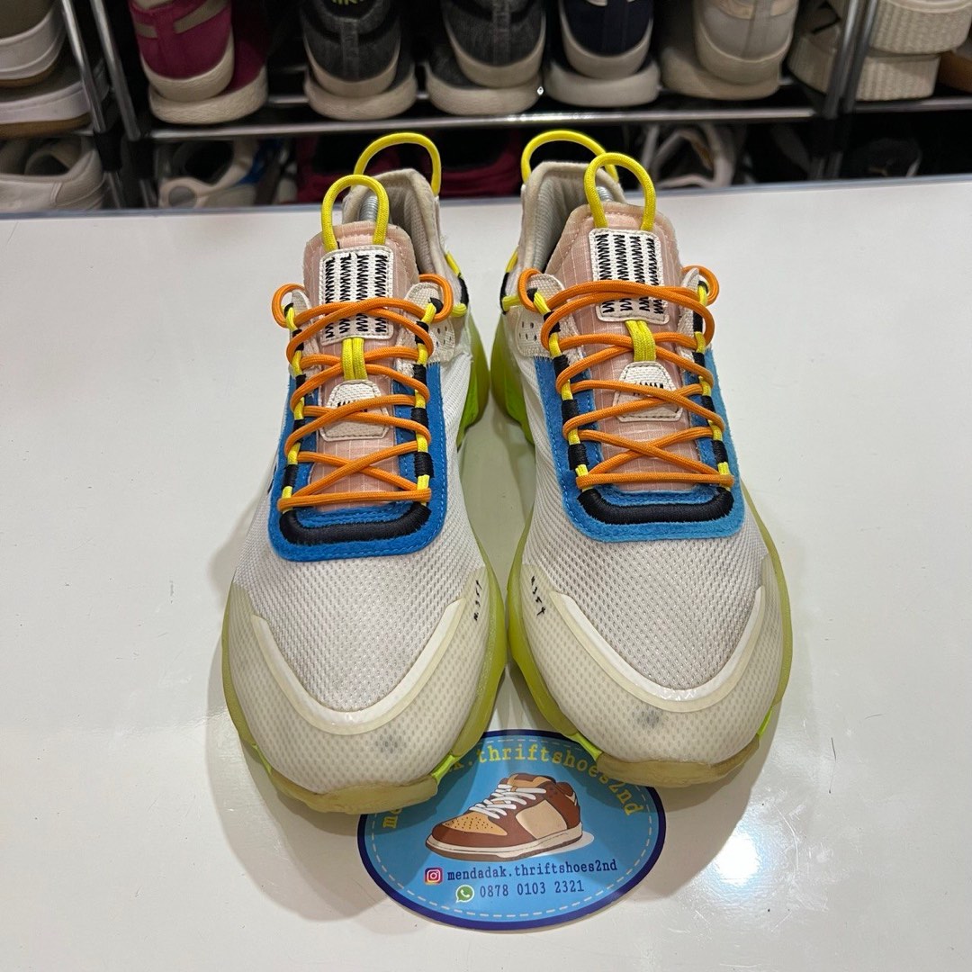 Nike React Live Volt, Fesyen Pria, Sepatu , Sneakers di Carousell