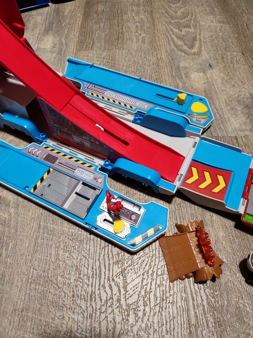 Paw patrol launch n haul paw patroller, Hobbies & Toys, Toys & Games on ...