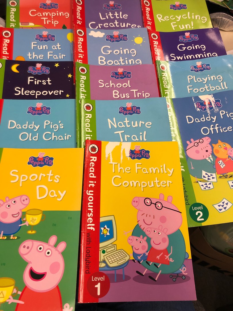 Peppa Pig Story Book, 興趣及遊戲, 書本 & 文具, 小朋友書 - Carousell