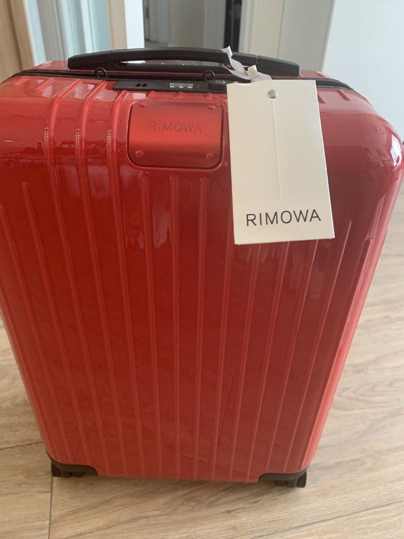 Rimowa cabin u essential lite red, 興趣及遊戲, 旅行, 旅遊 - 行李箱 - Carousell