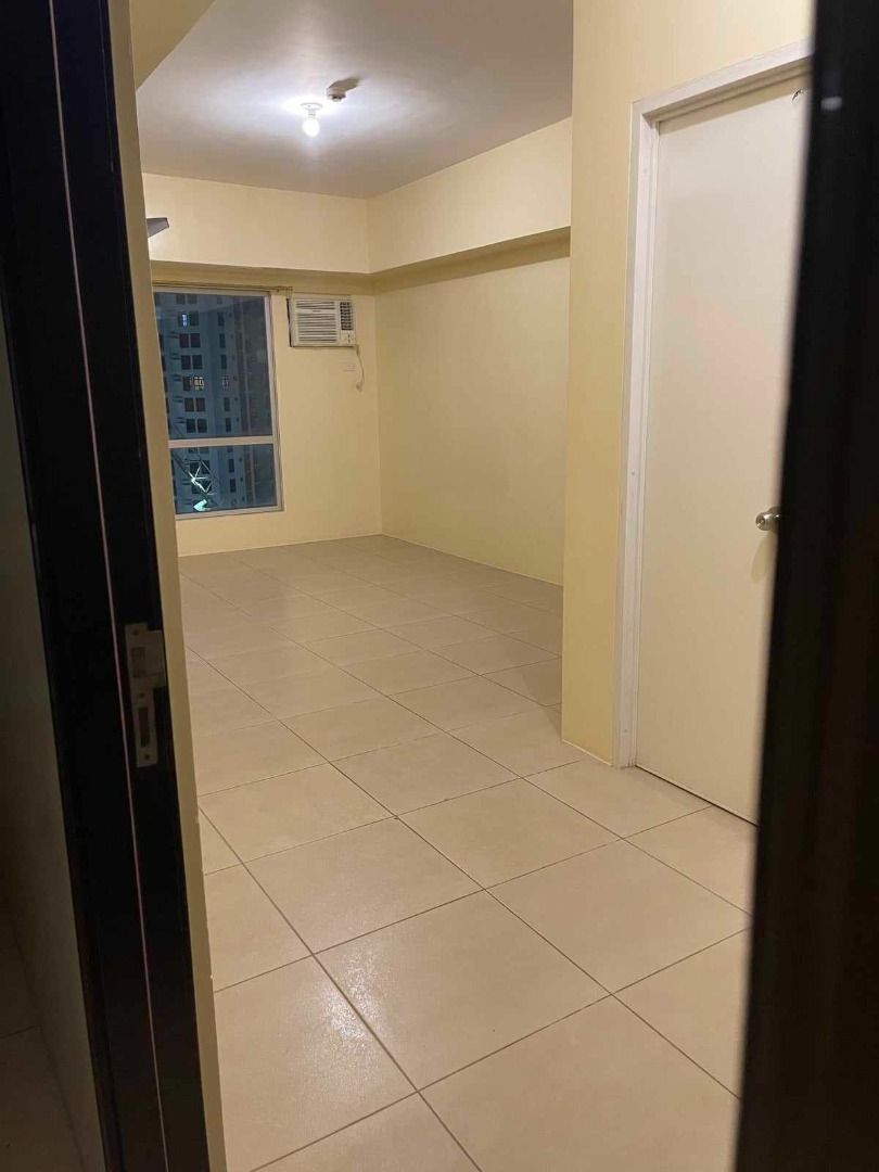 RUSH SALE! Studio Unit at Vertis North Avida Vita Quezon City near ...