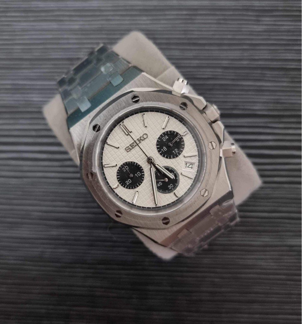 Seiko AP Oak Chrono Panda, Luxury, Watches on Carousell
