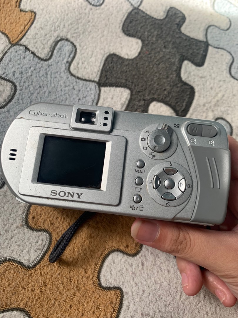 Sony Cybershot DSC - P52 with issue, Photography, Cameras on Carousell