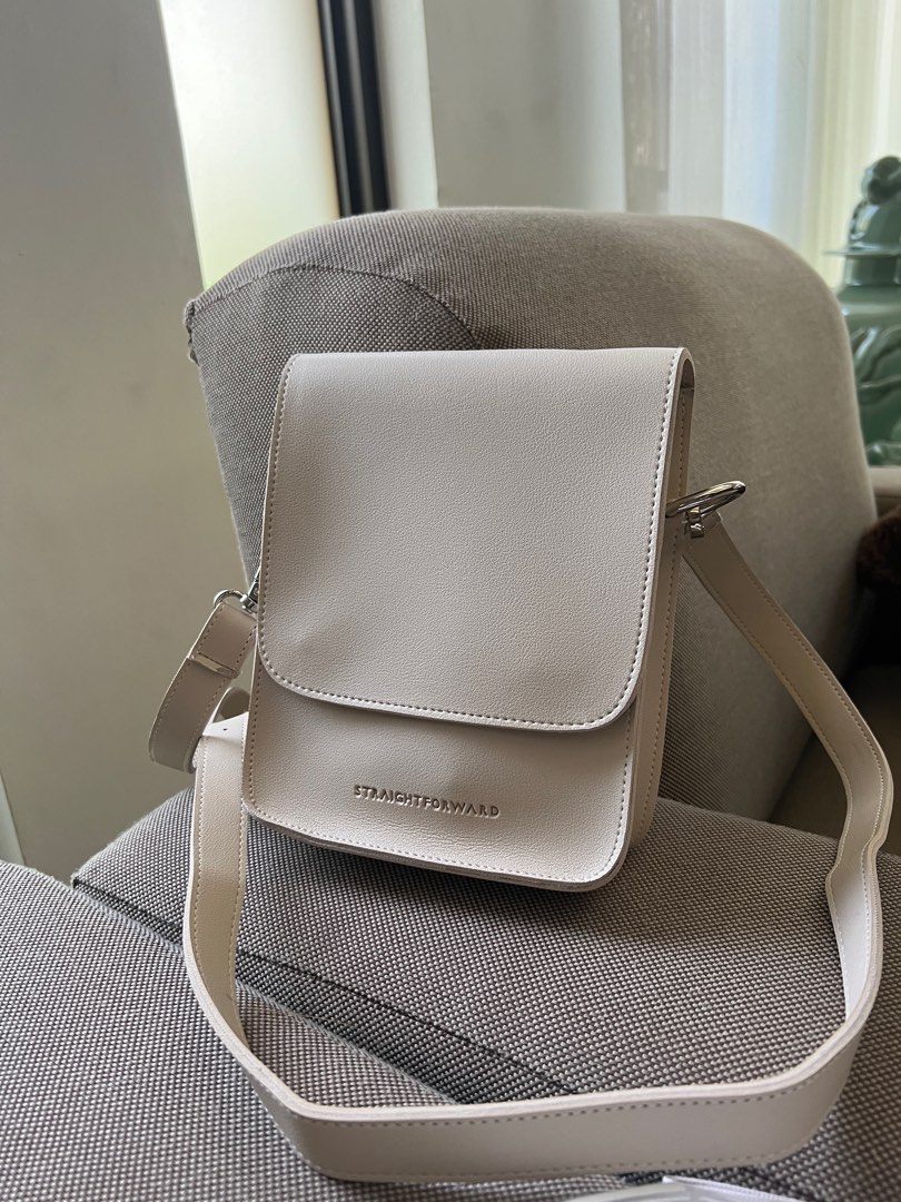 Straightforward DVL Suhula in Sand Vegan Leather Bag on Carousell