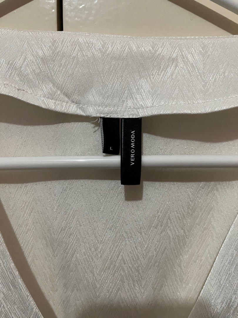 VERA MODA CLASSY WHITE TOP on Carousell