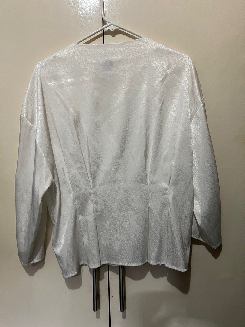 VERA MODA CLASSY WHITE TOP on Carousell