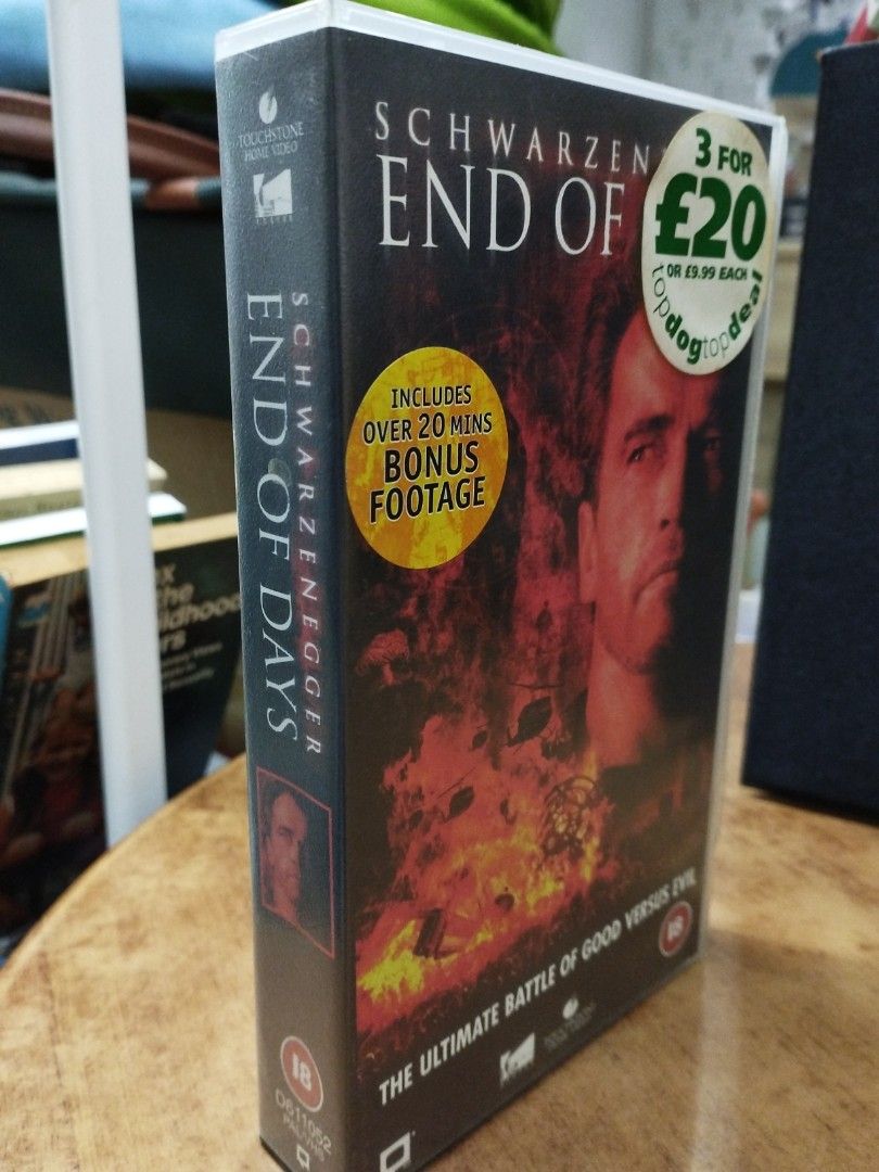 (VHS) End Of Days, Hobbies & Toys, Music & Media, CDs & DVDs on Carousell