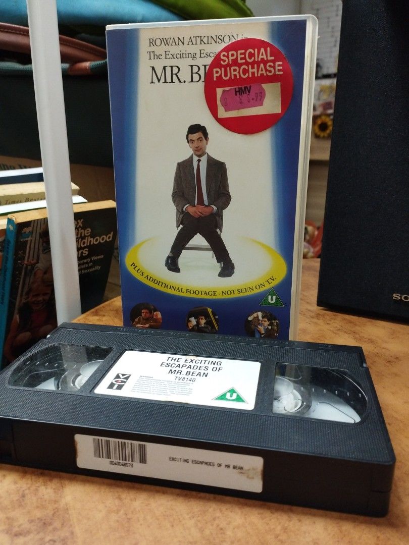 (VHS) Mr.Bean, Hobbies & Toys, Music & Media, CDs & DVDs on Carousell