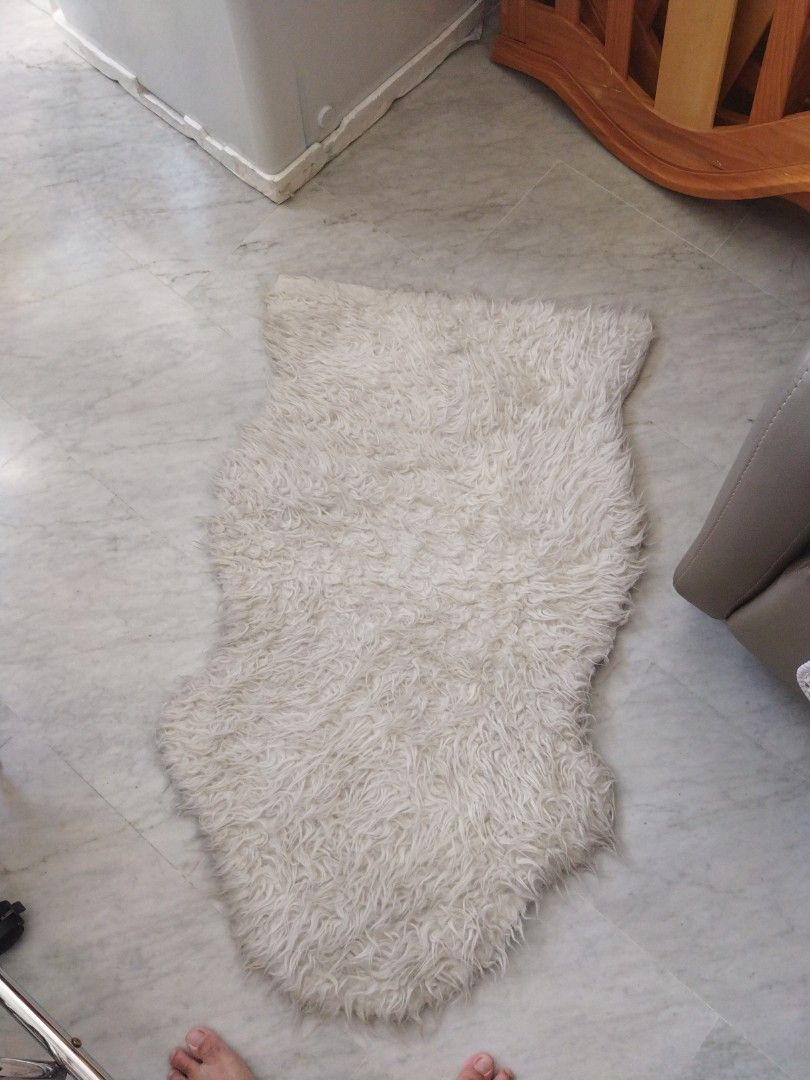 White fur carpet, Furniture & Home Living, Home Decor, Carpets, Mats ...