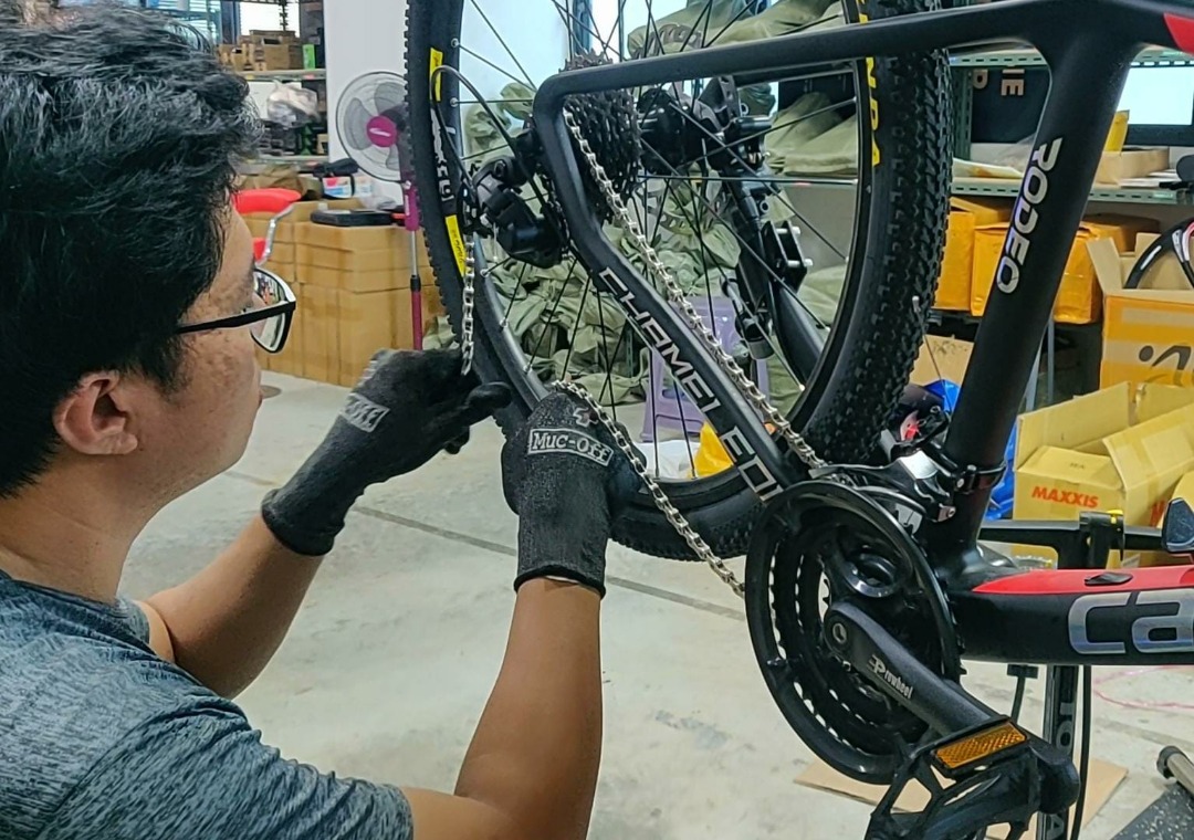 Bicycle Servicing Maintenance Repair Overhaul Building Bikes Service ...