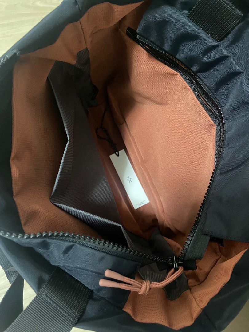 Crumpler Sump tote bag (Black), Women's Fashion, Bags & Wallets, Tote ...