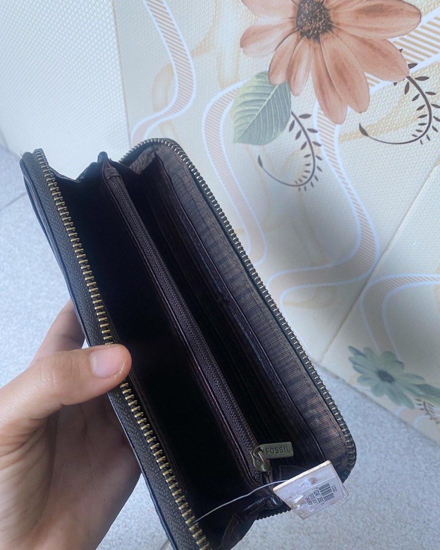 Dompet fossil kulit tebal, Fesyen Wanita, Tas & Dompet di Carousell