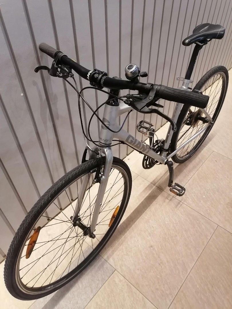 Giant Hybrid Bike, excellent condition with shop warranty, Sports ...