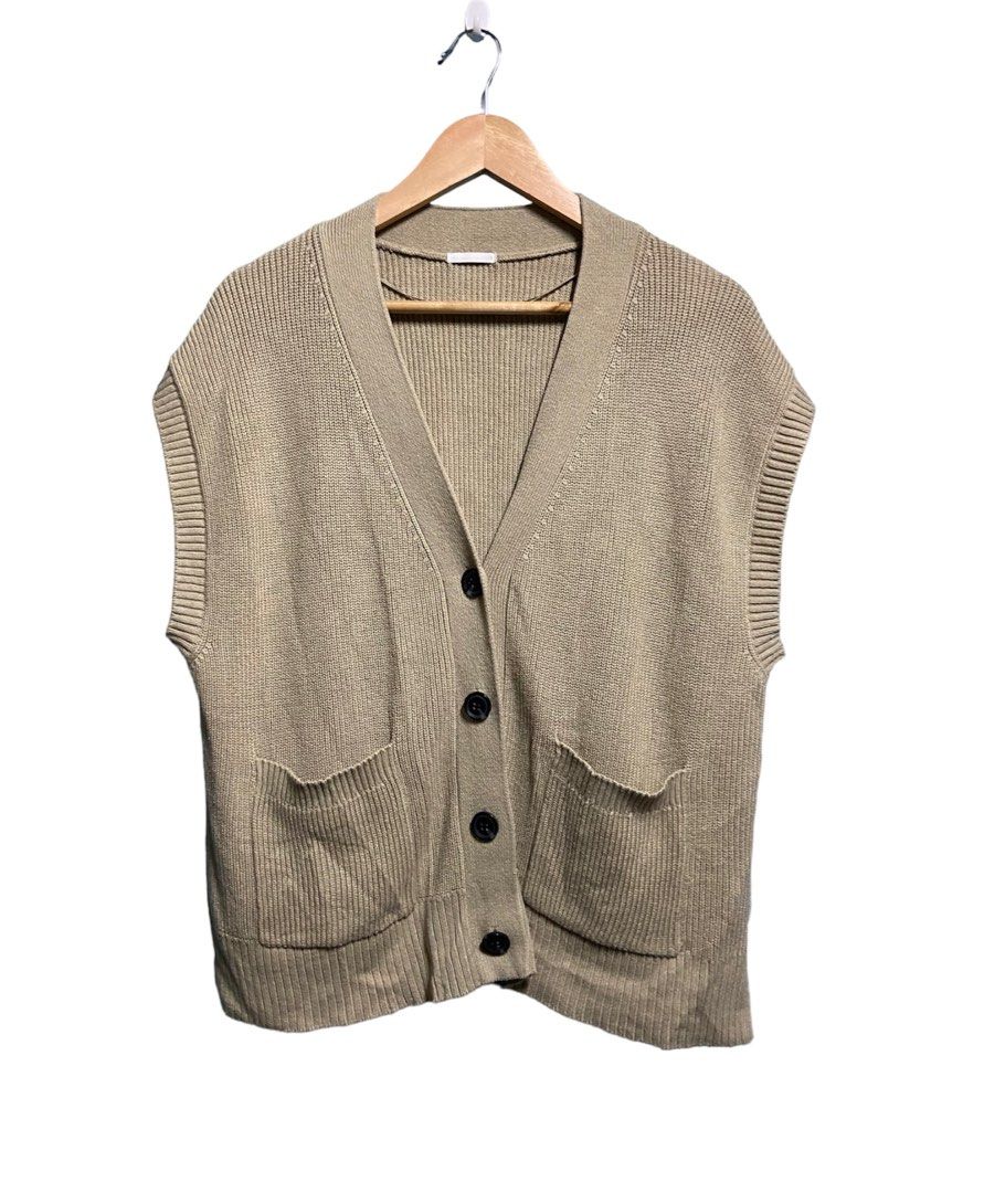 Gu By Uniqlo Vest, Men's Fashion, Tops & Sets, Vests on Carousell