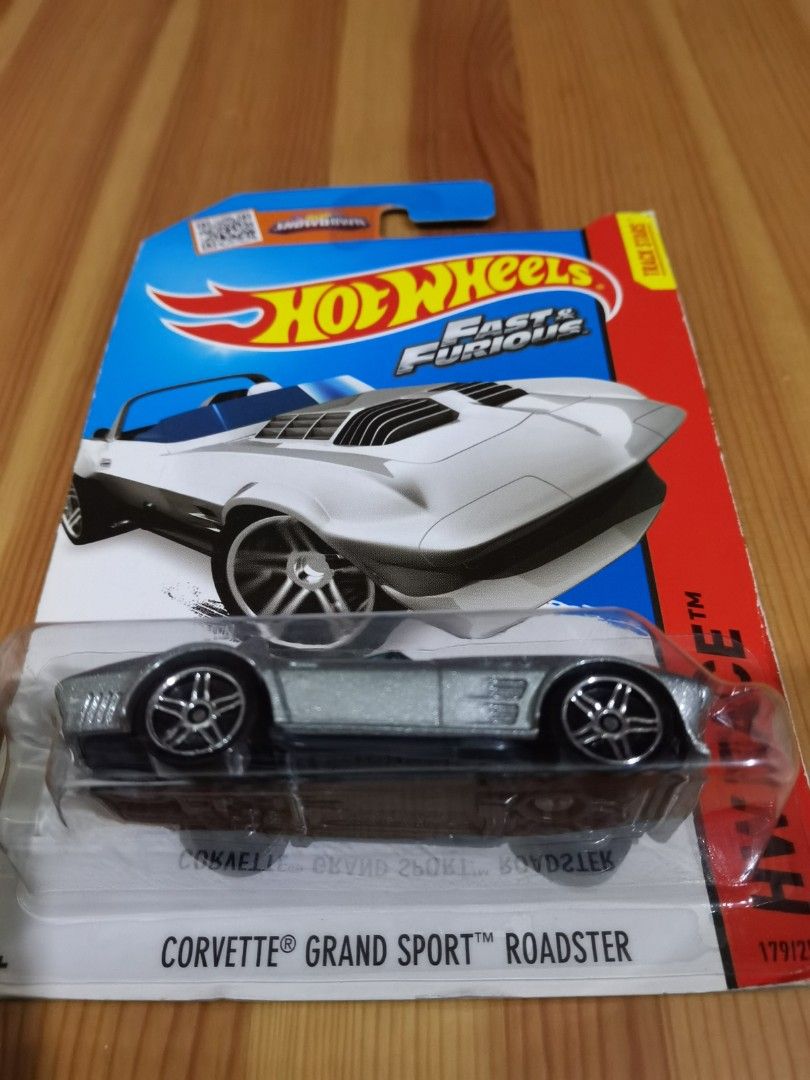 Hot Wheels - Ice Charger (Fate of the Furious) and Corvette Grand Sport ...