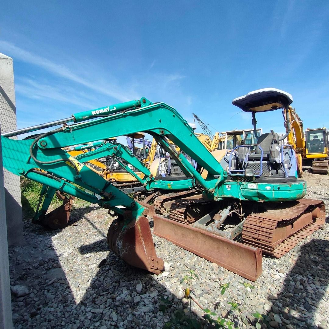 KOMATSU EXCAVATOR PC40MR-1 WITH DOZER AND BREAKERLINE on Carousell