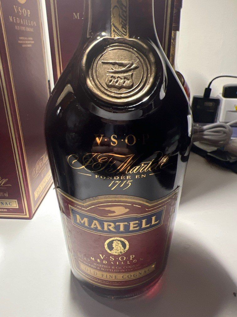 Martell VSOP Medaillon 1715 Old Fine Cognac 700 ml, Food & Drinks, Alcoholic Beverages on Carousell