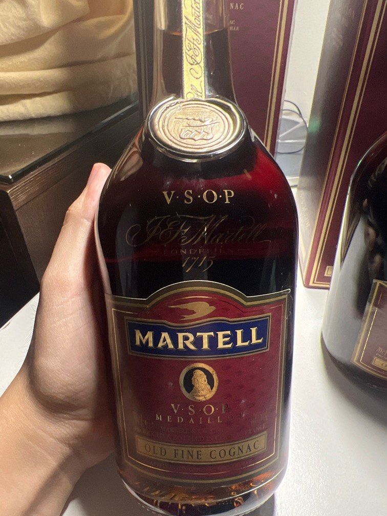 Martell VSOP Medaillon 1715 Old Fine Cognac 700 ml, Food & Drinks, Alcoholic Beverages on Carousell