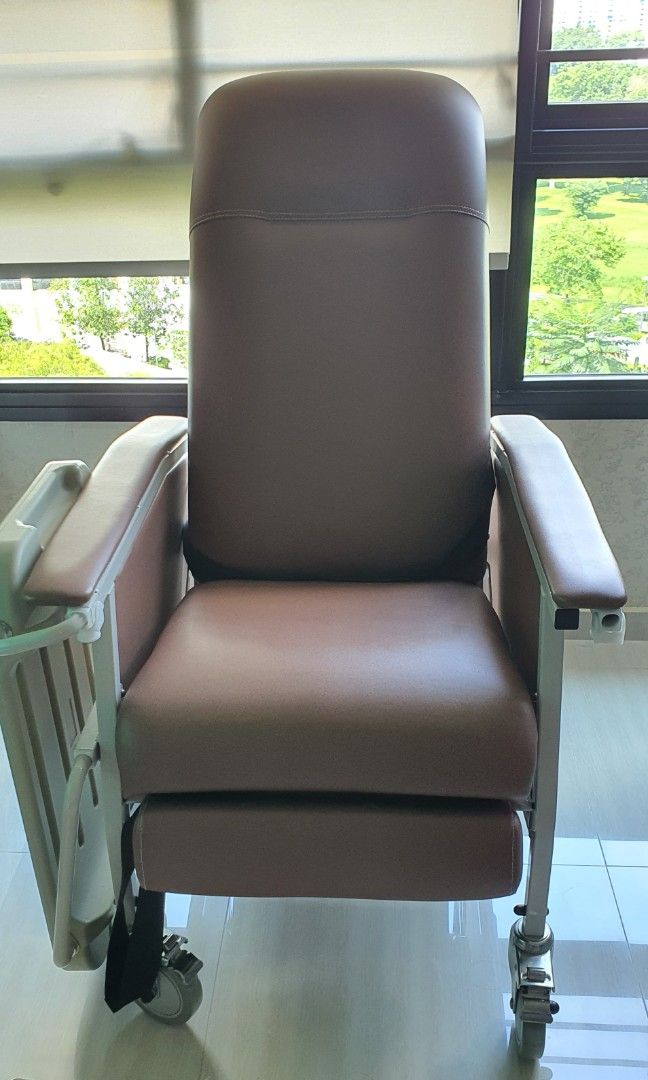 Mobile Recliner Geriatric Chair With Tray, Health & Nutrition ...