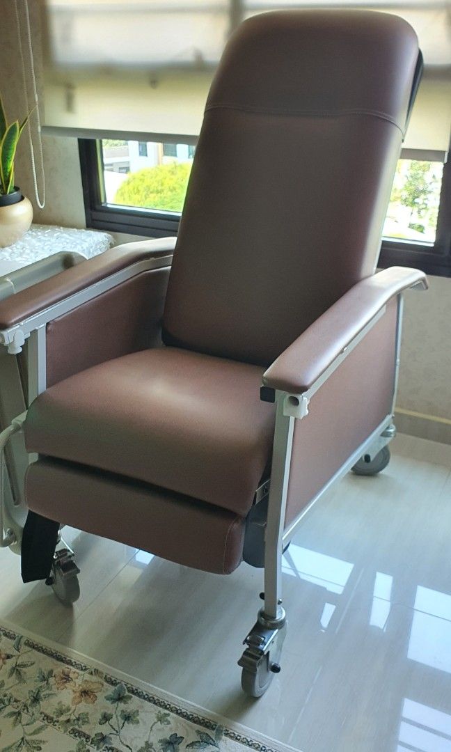 Mobile Recliner Geriatric Chair With Tray, Health & Nutrition ...