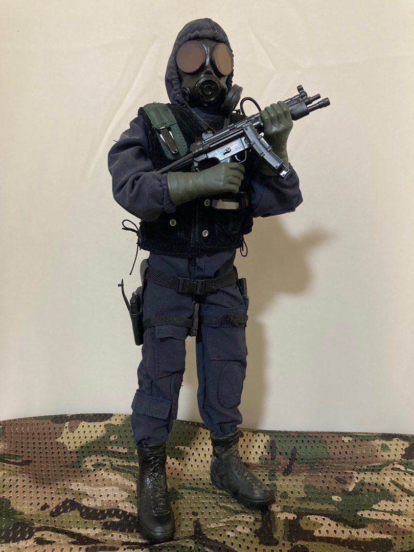 New Generation SAS with gas mask and mp5, Hobbies & Toys, Toys & Games ...