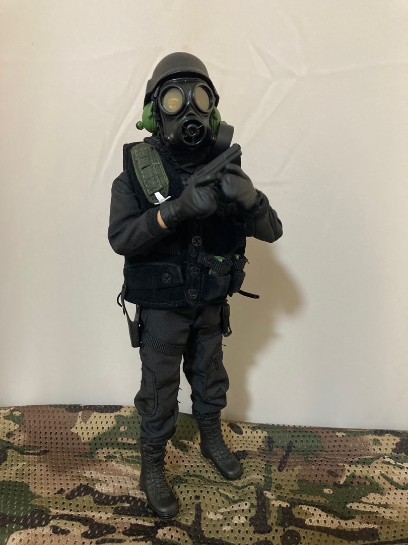 New Generation SAS with gas mask and mp5, Hobbies & Toys, Toys & Games ...