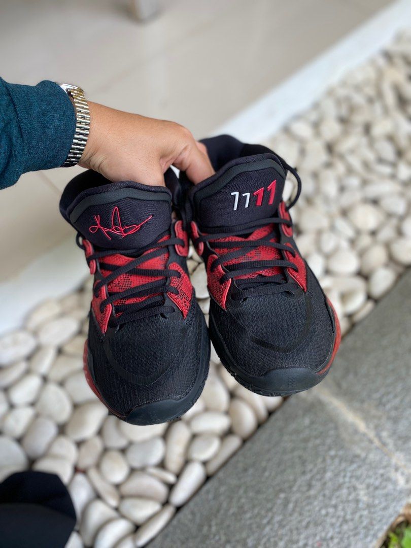 nike cyrie original, Fesyen Pria, Sepatu , Sneakers di Carousell