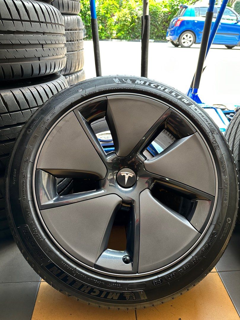 Original 18” Tesla stock wheelset with Michelin Tyres 2023, Car ...