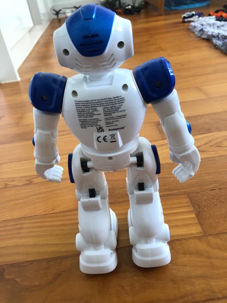 Remote control robot, Hobbies & Toys, Toys & Games on Carousell