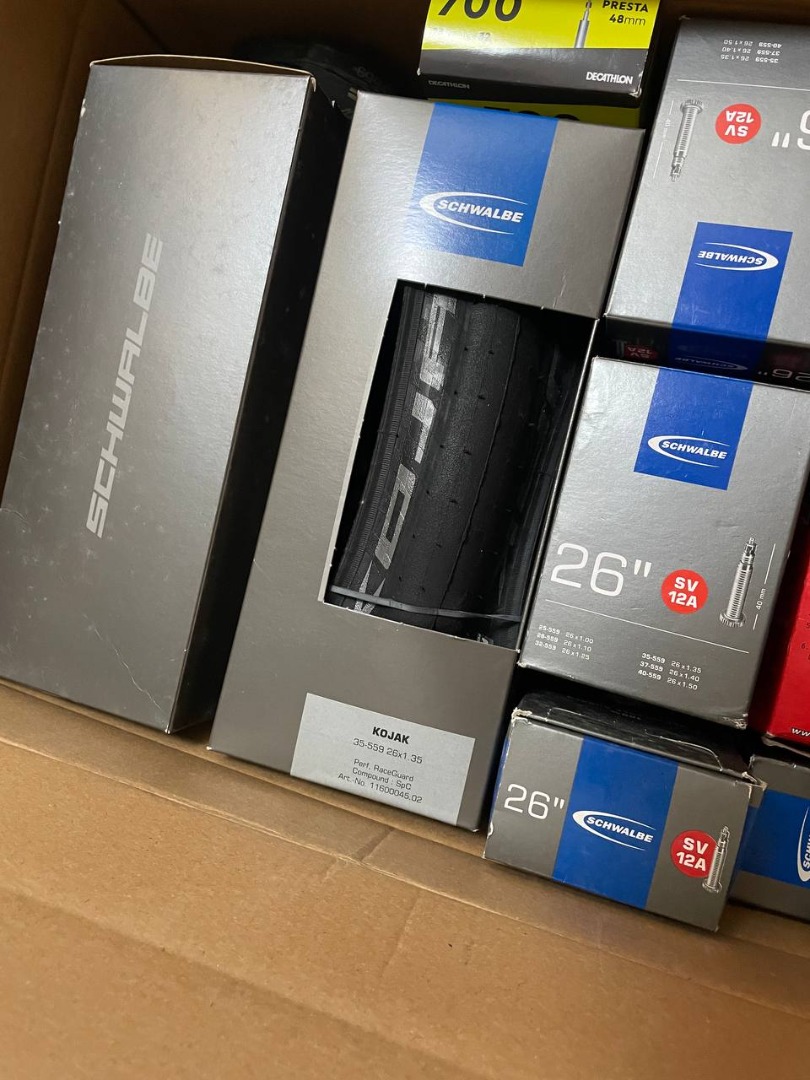 Schwalbe Kojak 26 x 1.35" Folding, Sports Equipment, Bicycles & Parts, Parts & Accessories on ...