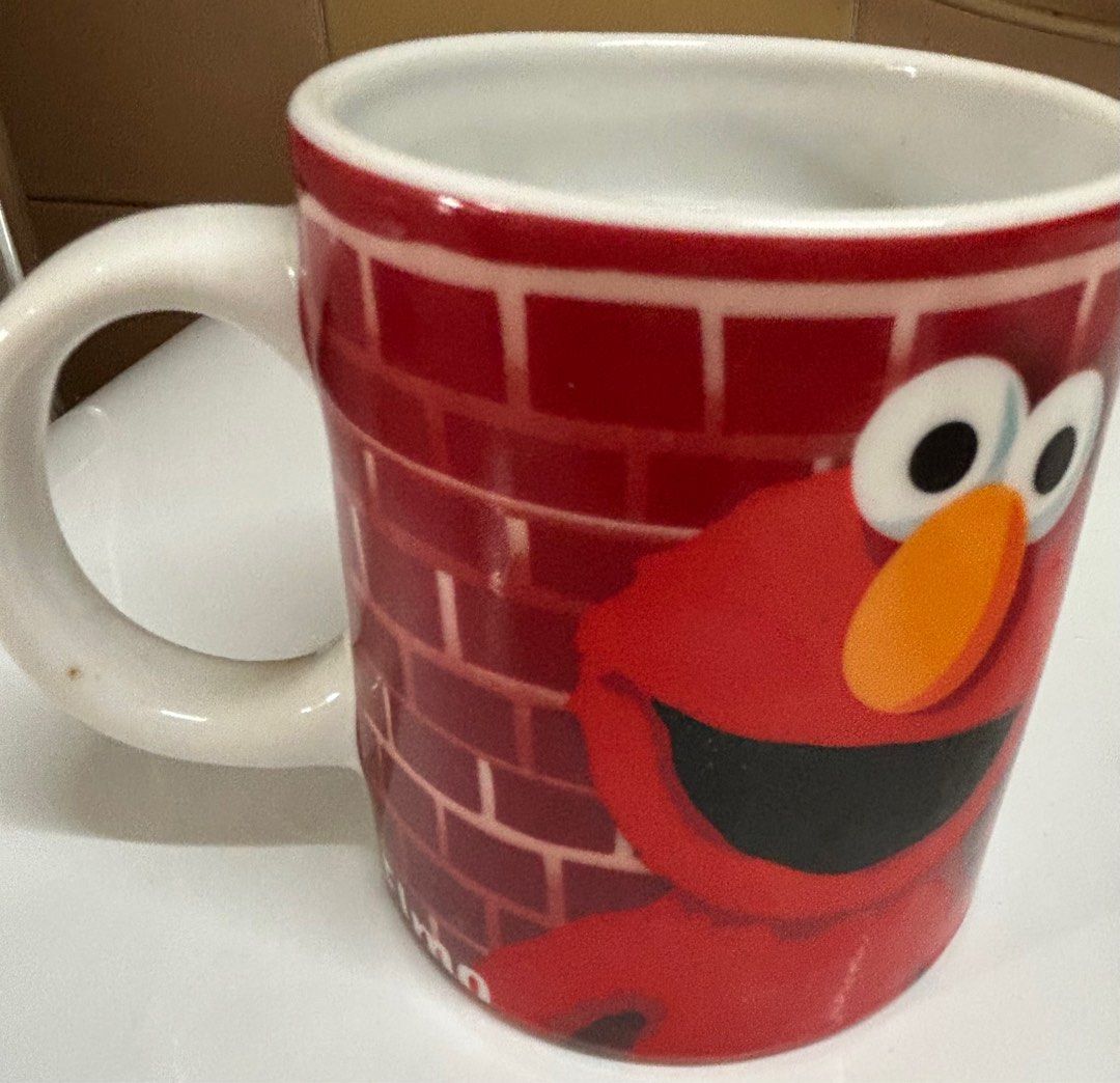 Sesame Street Elmo cup / mug, 傢俬＆家居, 廚具和餐具, 茶具配件 - Carousell