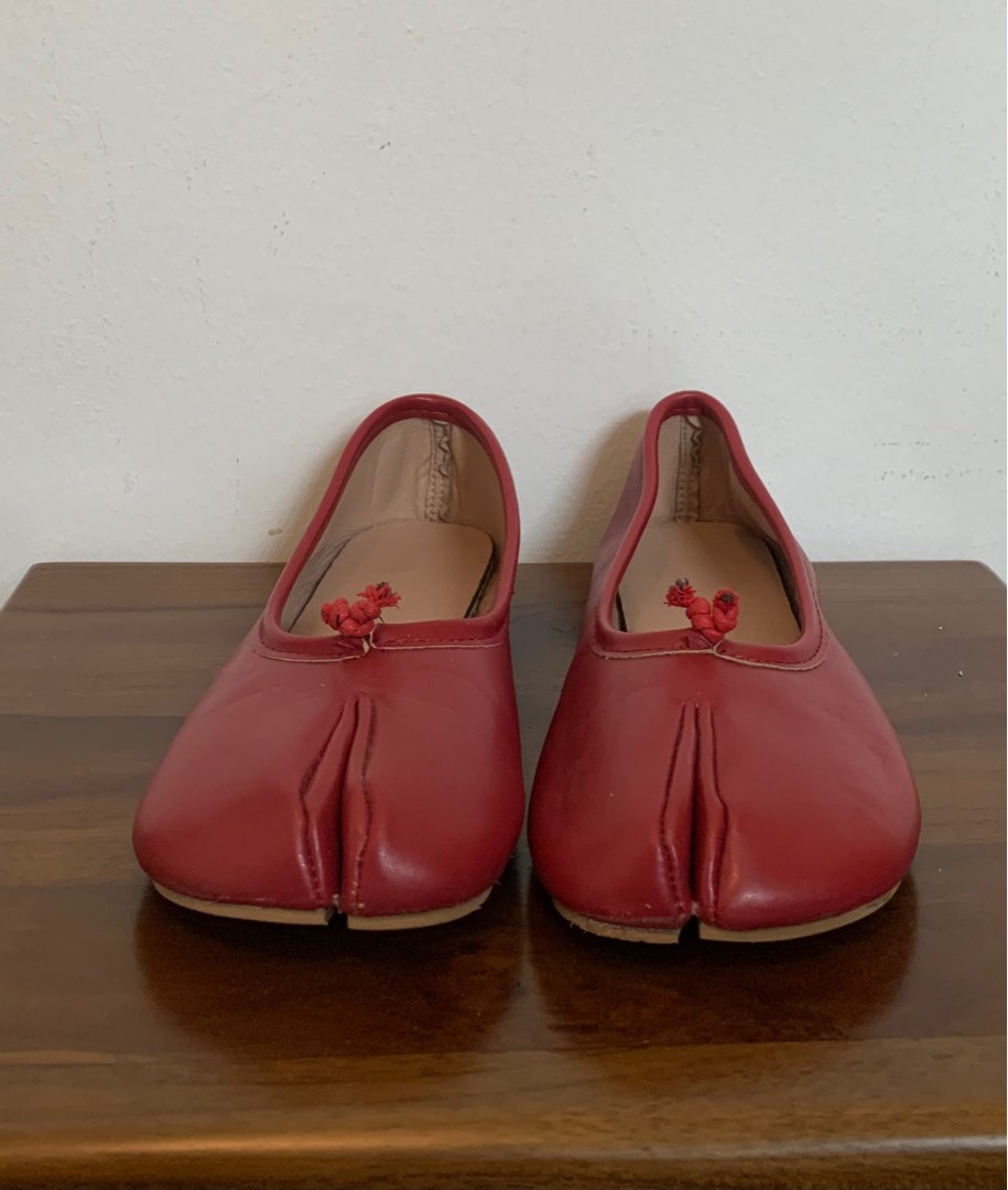 Tabi red split toe ballet flats, Women's Fashion, Footwear, Flats on ...