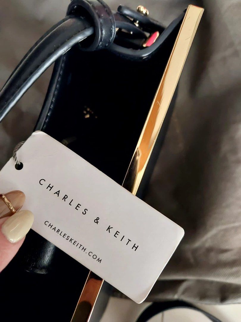 Tas Charles and Keith (full tag masih nempel pada tas), Fesyen Wanita ...