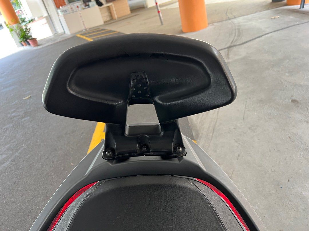 TB6107 GIVI Kymco Downtown Backrest ABS 200i / 350i, Motorcycles ...